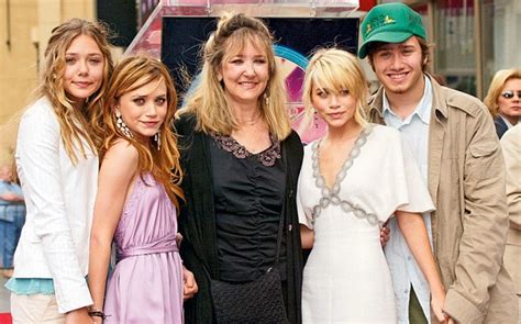 Famille Olsen John Stamos Had Olsen Twins Fired From Full House For