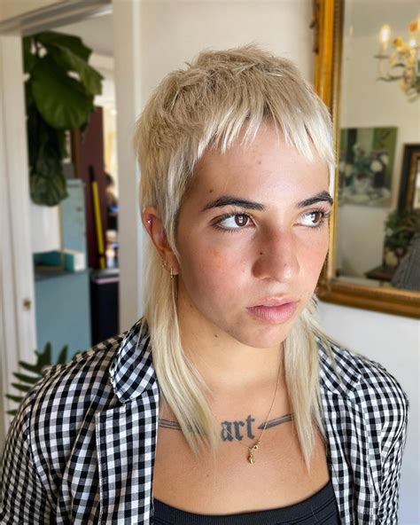 35 Androgynous And Non Binary Haircuts In 2023 Hood Mwr