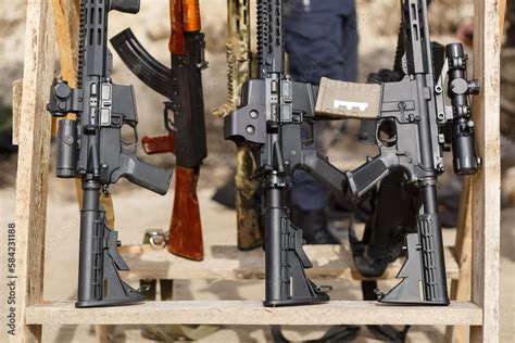 Foto De Modern American Assault Rifle Equipped With Magniers And