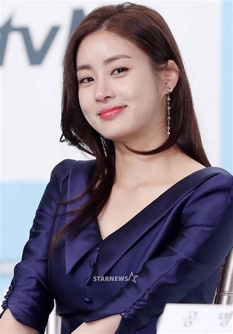 포토 강소라 애교가 넘치는 표정