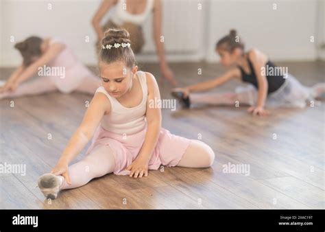 Girl Dancer Doing Stretching In Studio Stock Photo Alamy