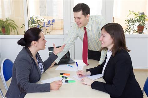 프로젝트에 대 한 아이디어를 논의 하는 대학생 들의 그룹 계획에 대한 스톡 사진 및 기타 이미지 계획 고등학교 공부 Istock