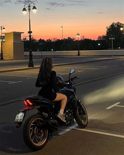 Pin By Violet Gusman On Dark Vibes Bike Aesthetic Pretty Bike Motorcycle Aesthetic