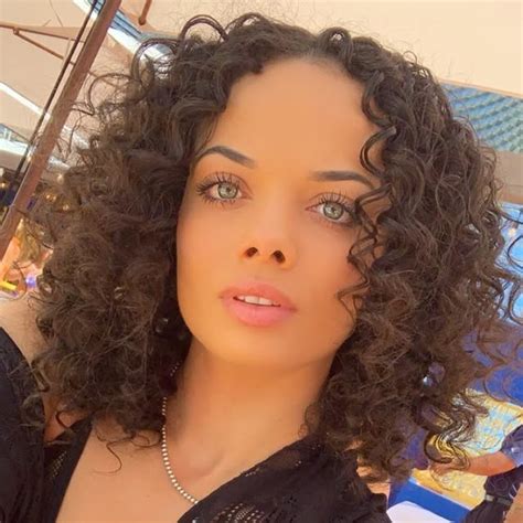 Gas Stations Got The Best Lighting If All Time ️