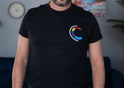 A Successful Sales President Of Marketing Sari Baez Business Deccan