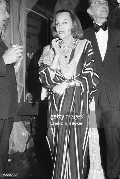 Gloria Swanson 1983 Photos And Premium High Res Pictures Getty Images