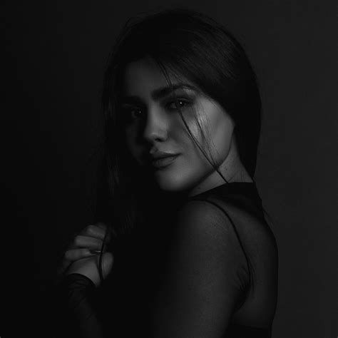 Girl In Dark Wallpapers Top Free Girl In Dark Backgrounds