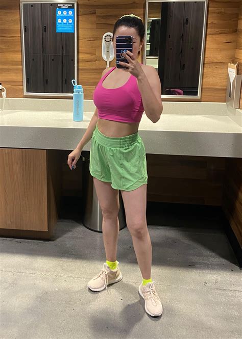 🌸ootd Saturday🍀 Sonic Pink Energy Bra Ll 8 Scream Green Hotty Hot 4” 4 And Oversized 12 Zip