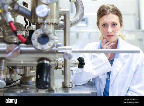 Researcher Surface Spectrometer Photoelectron Spectroscopy Auger Electron Spectroscopy Aes