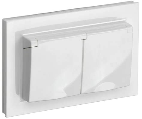 Розетка 2-местная СП BRITE 16А в сборе IP44 с крышкой белая IEK BR-R26 ...