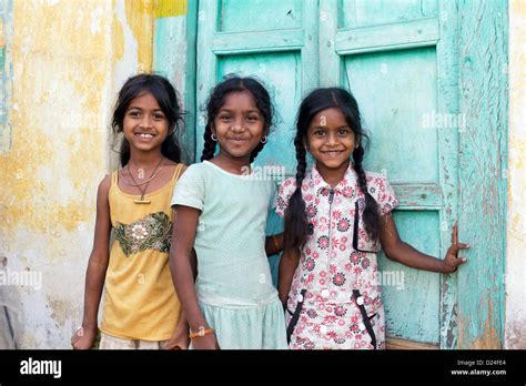 Glückliche Indische Mädchen Fotos Und Bildmaterial In Hoher Auflösung