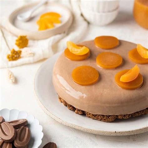 Valrhona Caramelia Milk Chocolate 36 250g 8 8oz Pastry Depot