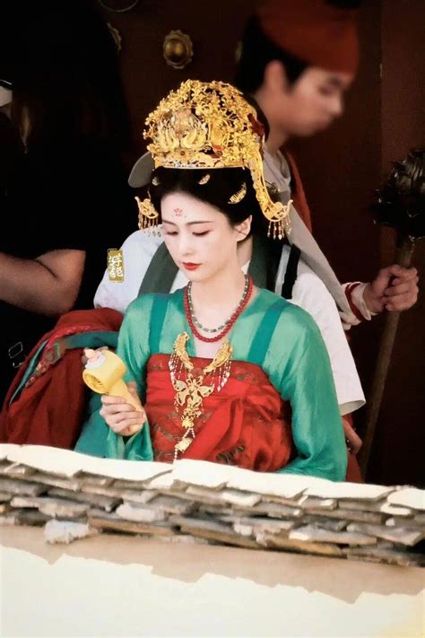 白鹿《莫离》杀青唐风绝美路透曝光这对古装cp我先嗑为敬原著指导白鹿和丞磊花千骨叶璃故事造型新浪娱乐新浪新闻