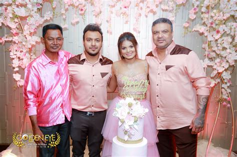 කලා තරු පිරිවරාගෙන ජනප්‍රිය ගායන ශිල්පි අමල් පෙරේරා දෝණිගේ උපන්දිනය සැමරූ අයුරු Photos