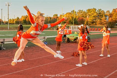 Frosh Cheer 102722 Hayfield Pictures