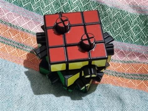 Evgeniy Button Cube 2 Holes Cubein