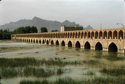 تصویر باکیفیت سی و سه پل