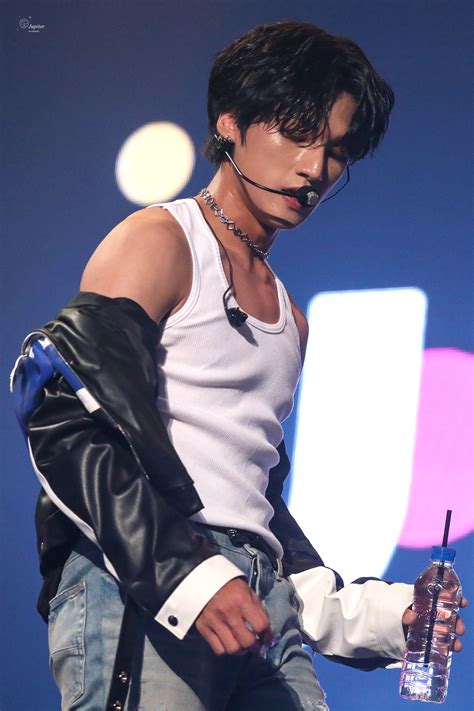 Wooyoung Abs 2022