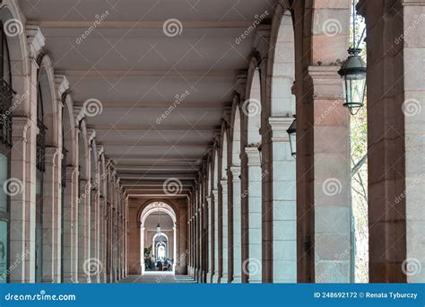 Hallway With Geometric Columns And Diminishing Perspective Walkway