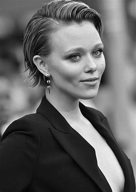 1 Ivanna Sakhno Beauty Hair Makeup Iconic Women Character Actor