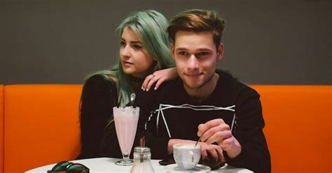 5 Signs Your Relationship Is Falling Apart Based On The Lies You Tell