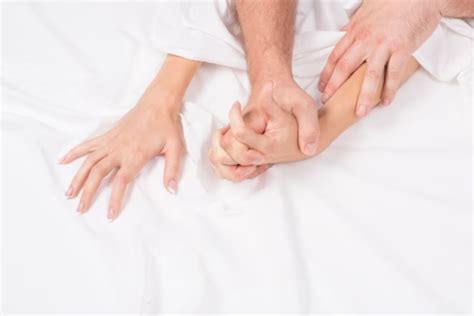 Manfaat Morning Sex Buat Lebih Hangat Di Ranjang Ada 11