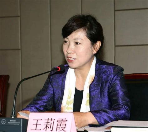 换装主席”王莉霞的堕落：从光鲜人设到腐败深渊衣橱樊女士仕途
