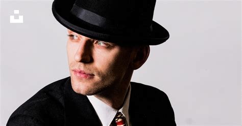 양복과 넥타이를 입은 남자 사진 Unsplash의 무료 액세서리 이미지