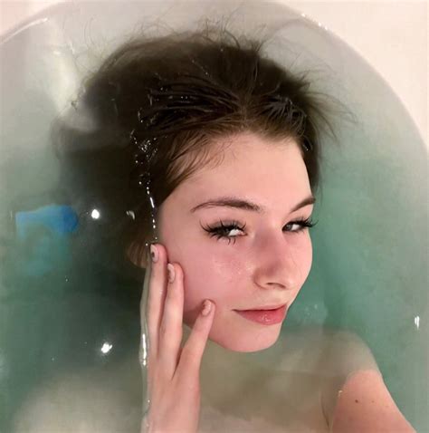 Cutie Kim слив фото Онлифанс голая модель Кьют Ким видео с Fansly 18