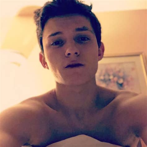 Pin Oleh Olivia Zappala Di Tom Holland Aktor