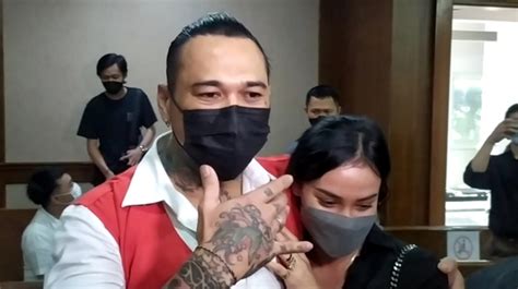 Divonis 1 Tahun Penjara, Jerinx SID Bisa Kuat Karena Nora Alexandra