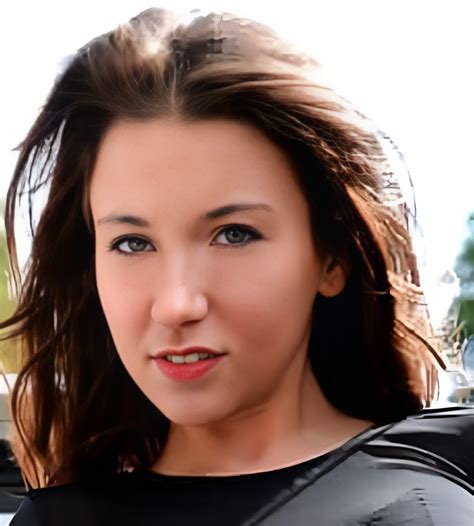 Julie Skyhigh Actress Height Age Videos Photos Biography Boyfriend Wiki Weight And More