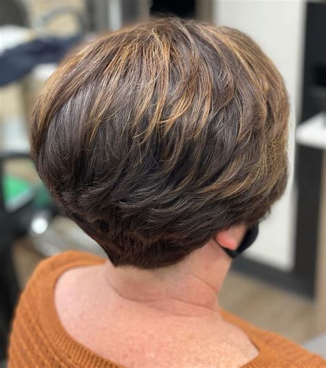 30 Stylish Wedge Haircuts For Women Over 60