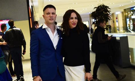 Nikolija Jovanović I Relja Popović Blistali Na Crvenog Tepihu Pevačica