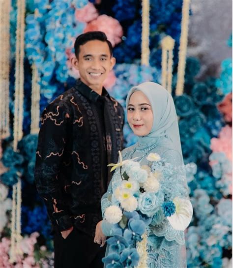 Resmi Bertunangan, Intip Potret Lamaran Rizky Ridho dan Sendy Aulia Tampil Serasi Kenakan Busana ...