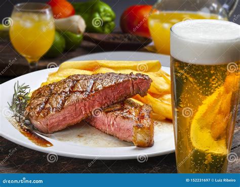Bife Com Batatas Fritas Imagem De Stock Imagem De Osso 152231697