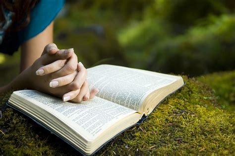 Young Woman Reading Bible Young Woman Reading Bible By Str Flickr