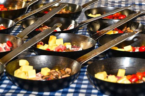 Шеф кухарі назвали умови коли сковорода може стати небезпечною для здоровя