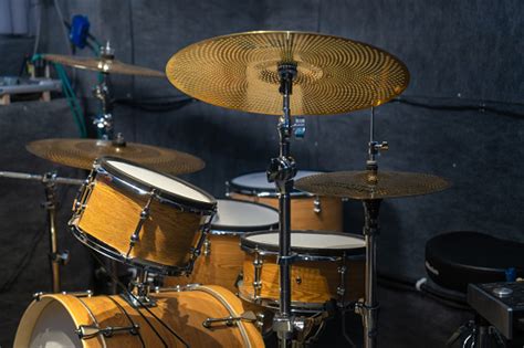 스튜디오의 나무 색과 일치하는 드럼 키트 조각의 클로즈업 선택적 초점 0명에 대한 스톡 사진 및 기타 이미지 0명 2루타 Classical Concert Istock