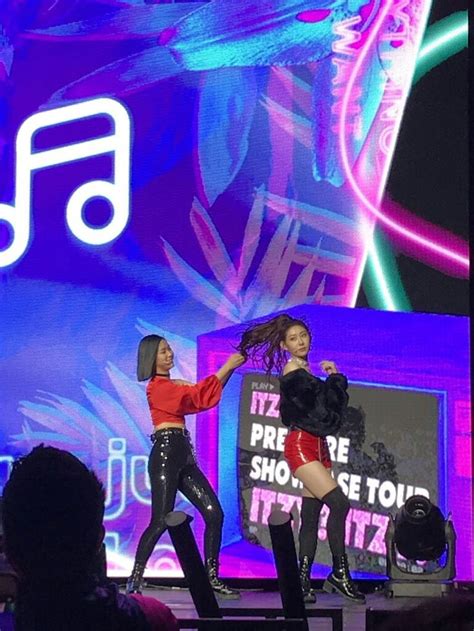ITZY At SHOWCASE TOUR ITZY ITZY In MINNEAPOLIS Itzy Momo Hot Concert