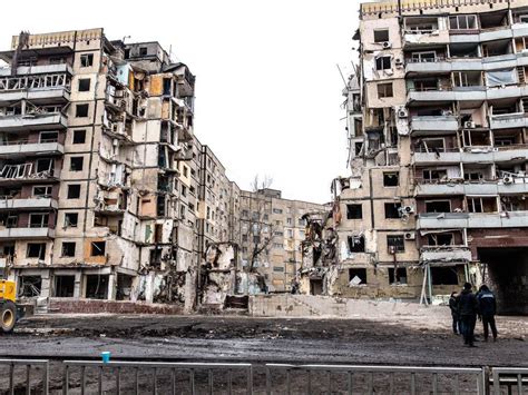 Оросын пуужингийн цохилтод өртсөн Днепр хотын орон сууцанд аврах ажиллагаа дууссан 45 хүн нас