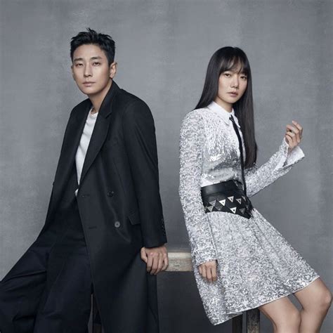 Doona Bae หมอหญิงในซีรีส์ Kingdom กับแฟชั่นลุคเฟียร์สๆ ที่ลืมภาพวิ่งหนี
