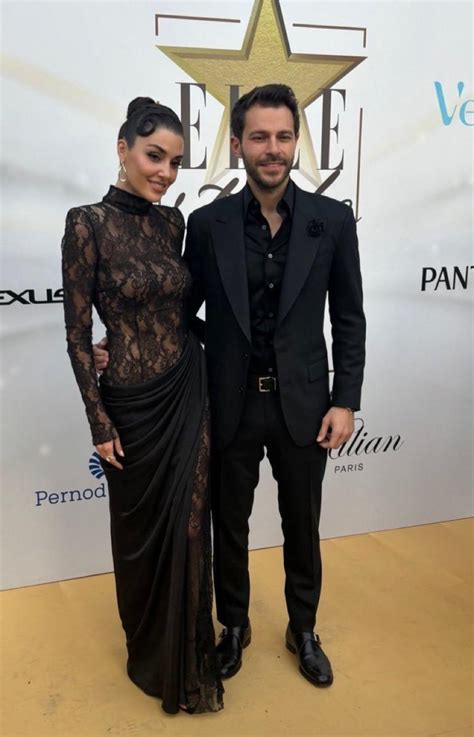 هاندا أرتشيل تتألق بفستان اسود في Elle Style Awards وأنقذت نفسها من