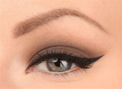 Brown Smokey Cat Eye Makeup