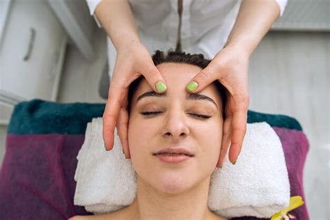 Premium Photo Masseuse Hands Doing Relax Massaging Female Face In Spa