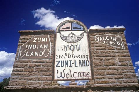 Entrada A La Reserva India De Zuni Imagen De Archivo Editorial Imagen