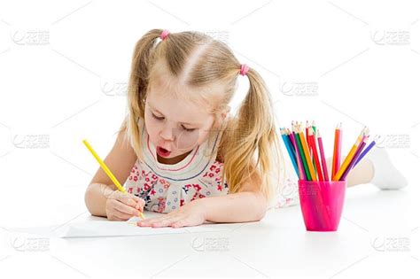 小女孩用彩色铅笔画画素材 花瓣网