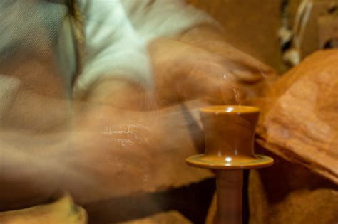 장인의 예술가 만들기 공예 도자기 조각가에 신선한 젖은 점토에서 도자기 바퀴 긴 노출 갈색에 대한 스톡 사진 및 기타 이미지 갈색 공예 공예 제품 Istock