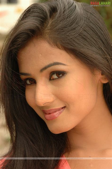Surf Celebs Actress Sonal Chauhan Hot Photos Gallery