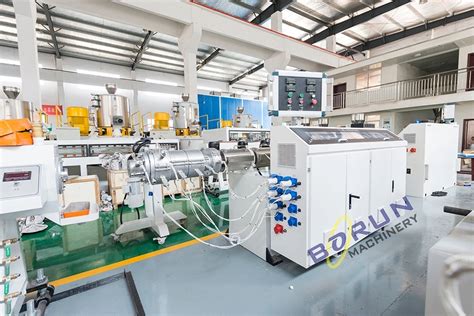 Pvc Cpvc Upvc 재료 관 가스 수도 공급 및 배수 파이프 압출 생산 라인 중국 플라스틱 기계 압출기